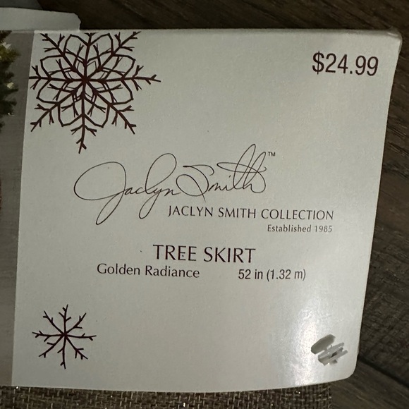 Jaclyn Smith | Holiday | Jaclyn Smith Golden Radiance Tree Skirt | Poshmark